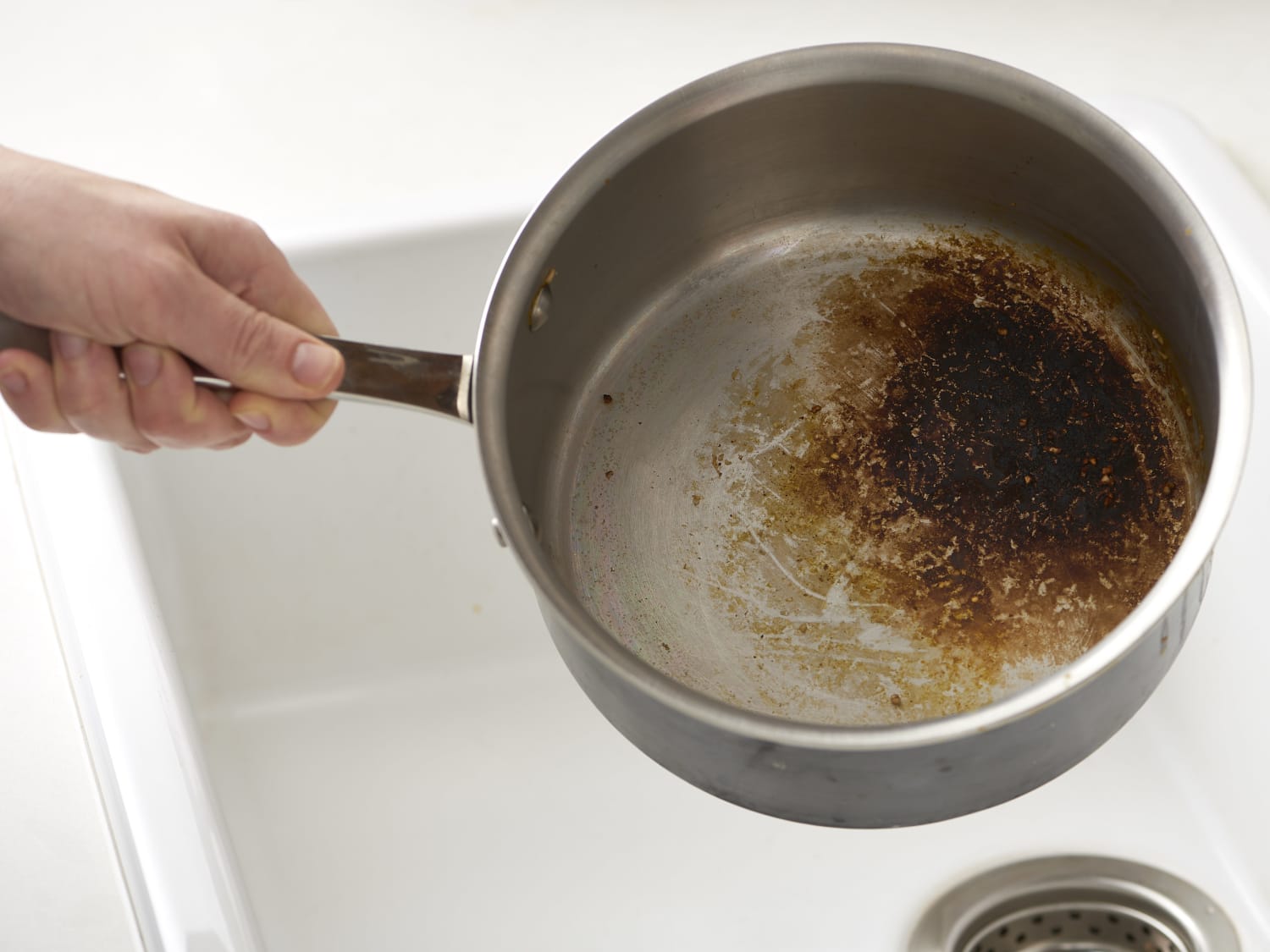 How to Remove Burned-on Food From Pots and Pans - Vanguard Allure