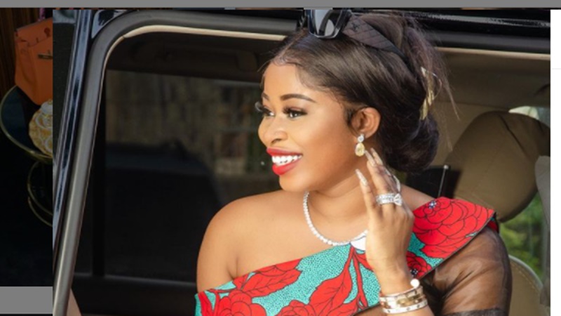 Deola Smart flaunts her wedding ring after ex-presidential aide ...