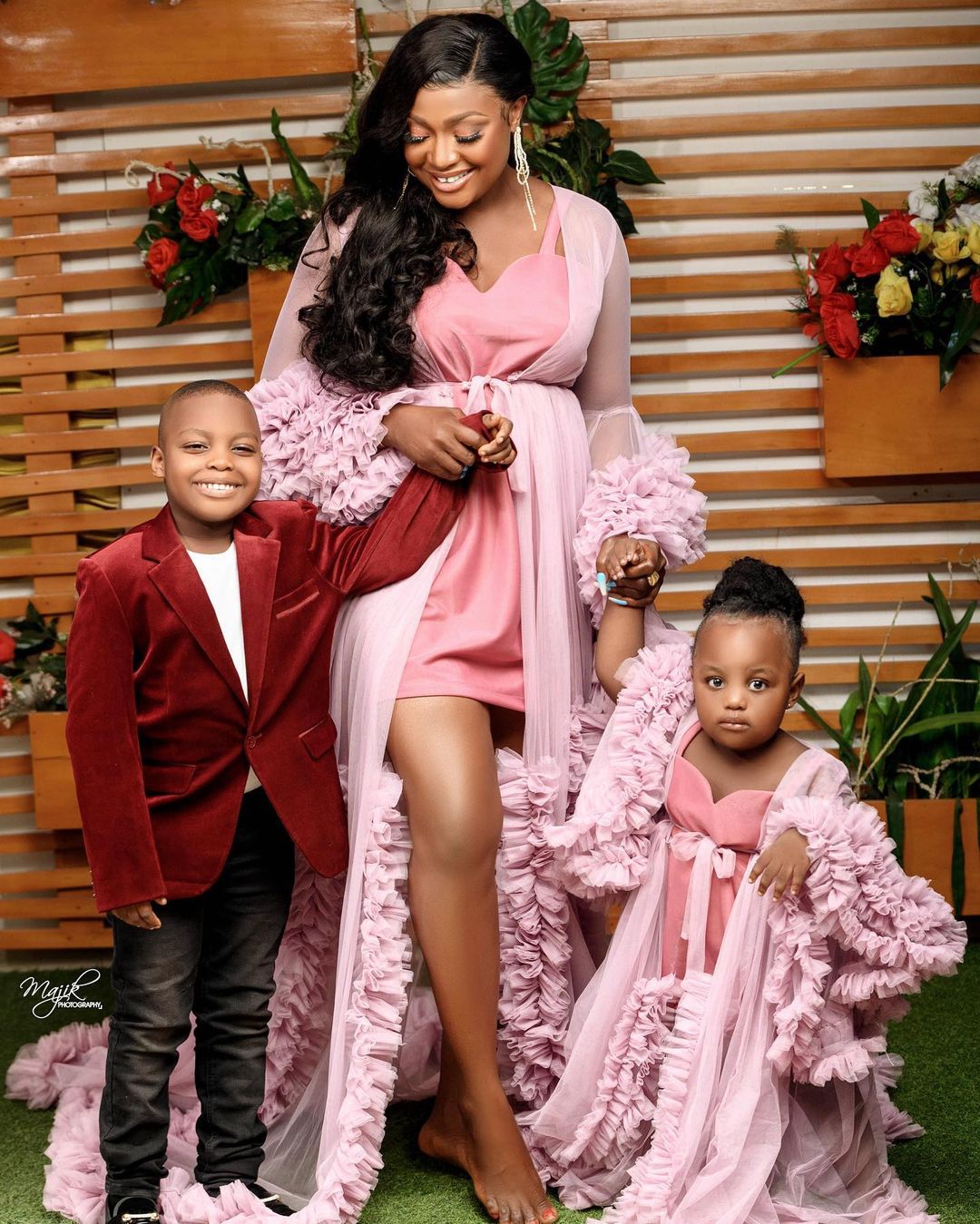 Lizzy Gold Onuwaje shows off her adorable kids in rare photo - Vanguard ...