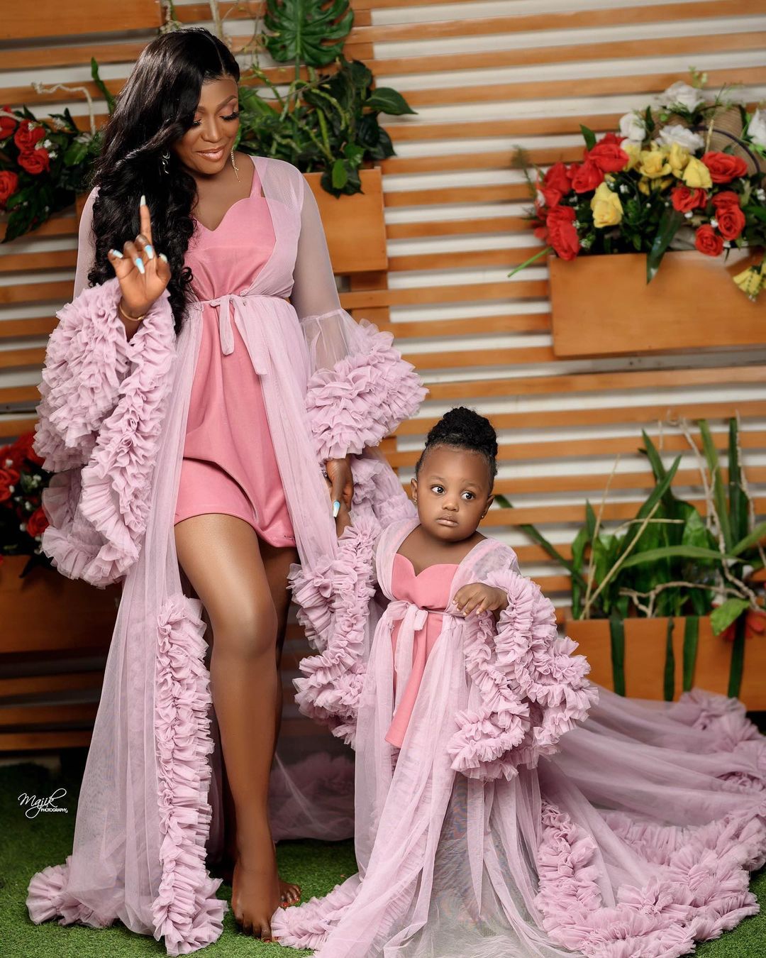 Lizzy Gold Onuwaje shows off her adorable kids in rare photo - Vanguard ...