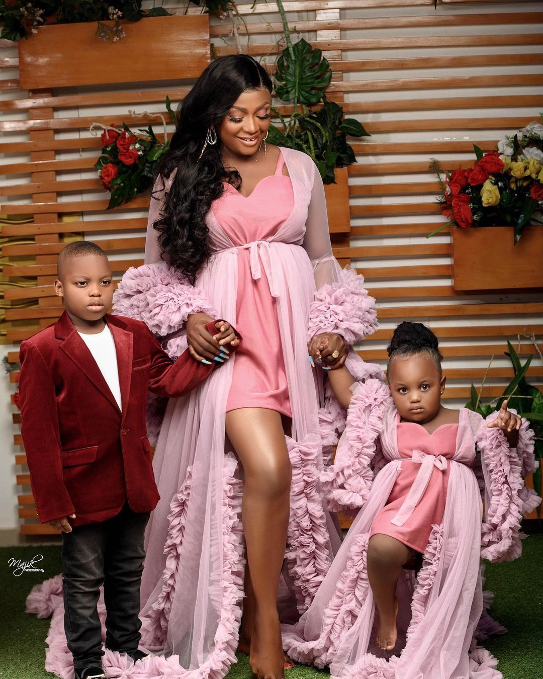 Lizzy Gold Onuwaje shows off her adorable kids in rare photo - Vanguard ...