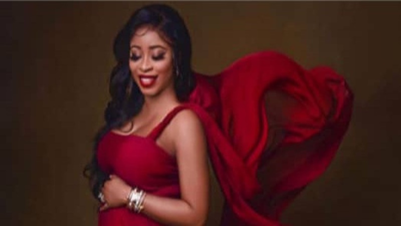 Deola Smart poses for maternity shoot as she prepares to welcome first ...